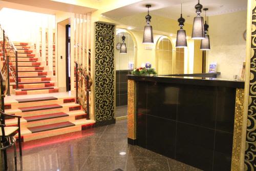 Hotel Tema - 트리플 숙소