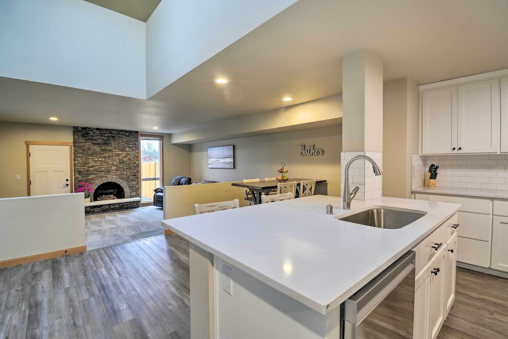 Multi-level Vacation Rental Near Tacoma! - 트리플 숙소