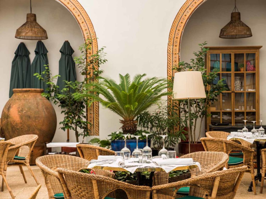 Flow Restaurant and Bar