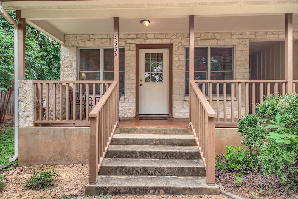 Annette's At Waldrip 1 Bedroom Cottage by RedAwning - 트리플 숙소