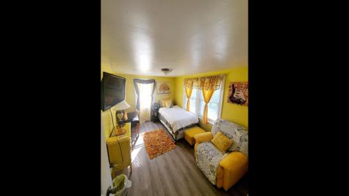 Room in Guest room - Yellow Rm Dover- Del State, Bayhealth- Dov Base ...